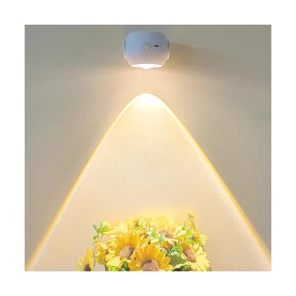 【商品概要】??【人感センサーのLEDスポット】壁に取り付けられた照明は、小さな丘のような光の効果を放ち、絵や装飾品の上に置かれるのに非常に適しており、家の一部を素晴らしく飾ることができます。テーブルの上に直接置かれた夕日の雰囲気の照明は、...