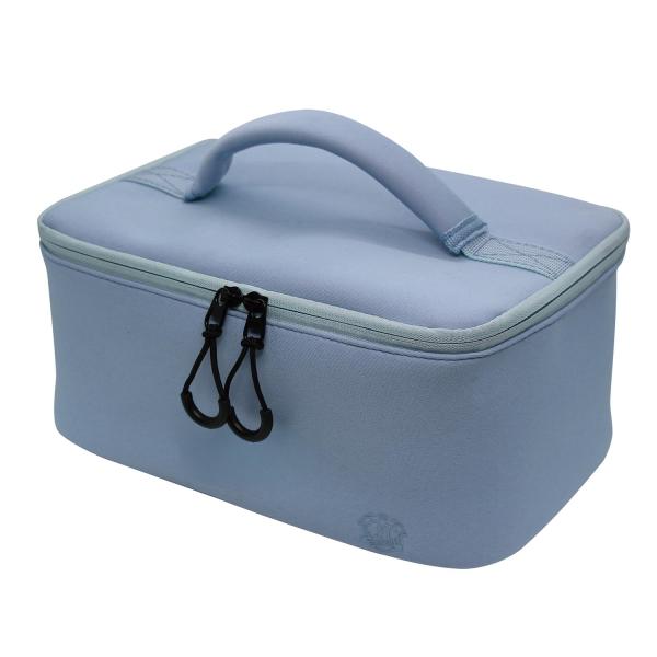 【商品概要】やわらか素材（ネオプレーン）を使用した優しい手触りの全部入れポーチ大容量のオールインワンポーチで仕切りは取り外し可能天面裏部分にはビニールポケット付き背面には小物が入るポケット付きふんわりクッションでしっかり中身を守る【商品説明...