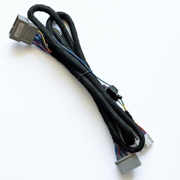 【商品概要】?ADONN V600DSP用 ダイレクトハーネス（1.8ｍ）?純正オーディオハーネスホンダ車(24Pロック付き)に対応?配線加工不要でV600DSPのアドオン取付けを簡単に?※ご購入前に車両側のコネクター形状を必ずご確認くださ...