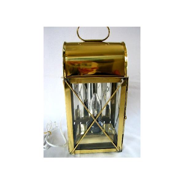 本体は真鍮製で、大きなガラスが光を演出します！上部の丸みを帯びた部分と保護棒がクロスになっているのが特徴的です。また、他のランプと違いサイドフレームを開けことができるようになっています。/高さ：320mm/電源は家庭用コンセント100Vです...