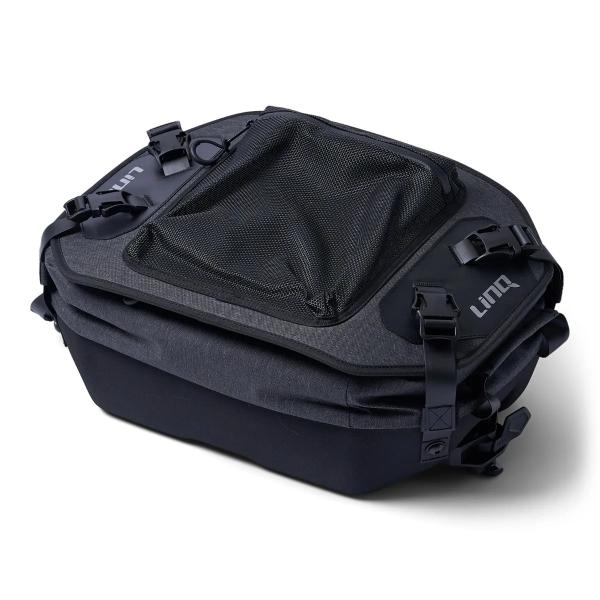 ■Semi-Rigid Cooler（LinQ セミリジッドクーラー）■品番：295101252■5.3 USガロン（20リットル）の断熱・防水容量。■迅速、簡単、そして安全なLinQシステムのインストール。■LinQファスナー1セットで取...
