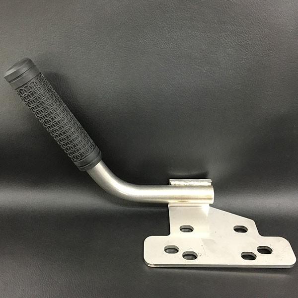 ●トレーラを動かす際に、キャリーハンドルを使うと手押し車感覚で楽に動かせ、車との連結もスムーズにできます。●一部の他社トレーラーにも取り付け可能。※画像参照■ステンレス製