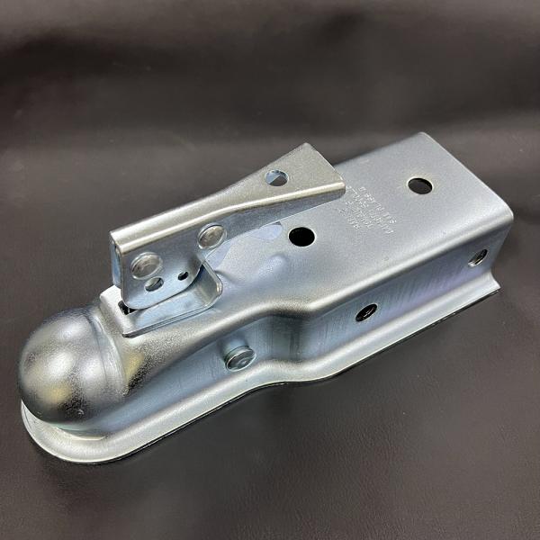 ■ヒッチボール径：2インチ■取付け幅：75mm■取付け穴間隔：約77mm■牽引最大重量：1,588kg■材質：スチールメッキ※輸入品のため、運送中の小キズ等がある場合がございます。使用上問題ない場合はクレームの対象外です。予めご了承ください...