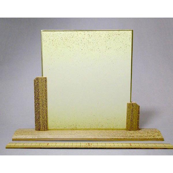 寸松庵(13.5cm×12cm)の色紙を立てる台です。横の支えに溝が入っています。＊色紙は商品に含まれません。
