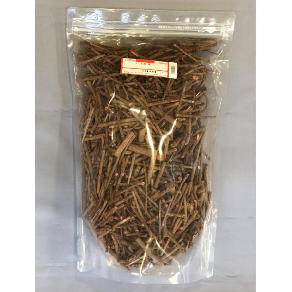 草木染め用染料煮出します。西洋茜に比べて黄味が少ない。