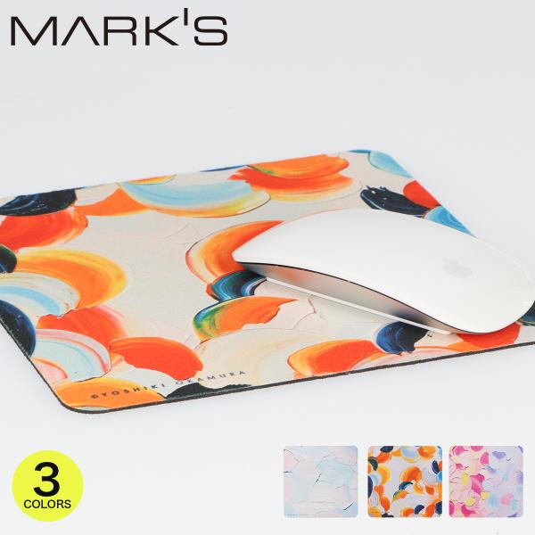 新進気鋭の画家・岡村芳樹さんとコラボレーションした文具＆雑貨コレクション。オフィスやテレワークでのパソコン作業時にデスク周りを彩るマウスパッド。パソコンの横に並べて使いやすい形で、裏側には滑り止め効果のある合成ゴムを使用しています。デザイン...