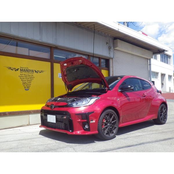 適合確認車両：　トヨタ　GRヤリス[GXPA16] RZ High Performance、(2021年2月初度登録、純正アルミボンネット車)にて適合確認・ボンネット開口部の高さは、純正ステー(つっかえ棒)使用時より約5センチ大きく開きます...