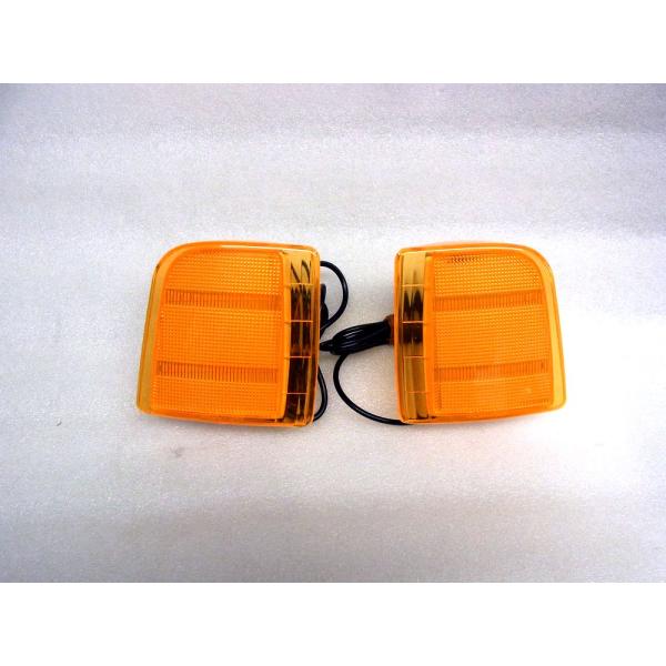 商品構成：左右セット（バラ売りは行っておりません）ノーマルは光らないクリアーのコーナーカプセルですが、この商品はLEDライト搭載で光らせることが出来ます。配線が面倒なら光らせなくてもアンバーレンズで珍しいカスタムにどうぞ。■1995〜200...