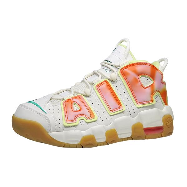 1996年に発売され爆発的な人気を誇った「AIR MORE　UPTEMPO」通称モアテン。ジョーダンとともにシカゴブルスの黄金時代をささえたスコッティー・ピッペンや多くのNBAプレーヤーが好んで着用したことでも有名です。今作は、サイド「AI...