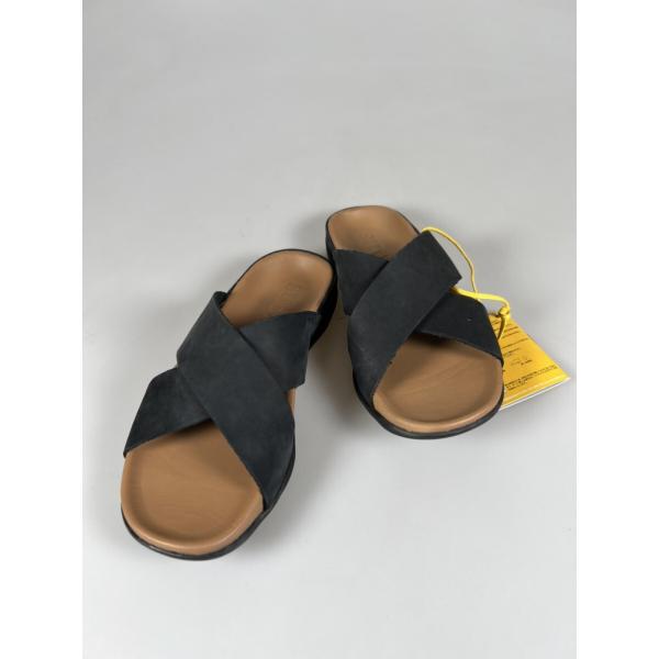 おしゃれなのに歩きやすい！履き心地とデザイン性の高さで大人気のサンダルファッション×足医学を融合した新感覚のコンフォートシューズブランド『strive』大きめなクロスストラップが特徴的な『パルマ』。インソールには肌あたりがソフトなレザーを使...