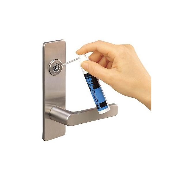 シリコン系成分、油、黒鉛を含まないので、ベトつかず、手や鍵を汚さずにホコリも寄せつけないので鍵に最適です。鍵の作動不良の原因になっている油汚れやホコリを揮発性強力洗浄液で細部にわたり洗浄し、揮発後はボロン粉末(白い粉)だけが残り、ドライな潤...