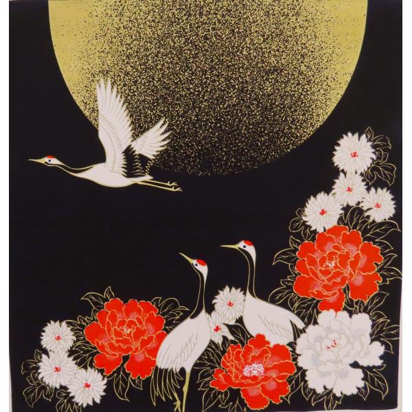 金色に輝く月に鶴の絵柄の小風呂敷です。お弁当包みやランチナフキン、海外へのお土産、タペストリー、プチギフトとしてもお薦めです。タペストリーとしても飾って頂けると、一枚で部屋の雰囲気が変わります。もちろん風呂敷として「季節」で包むのも趣があり...