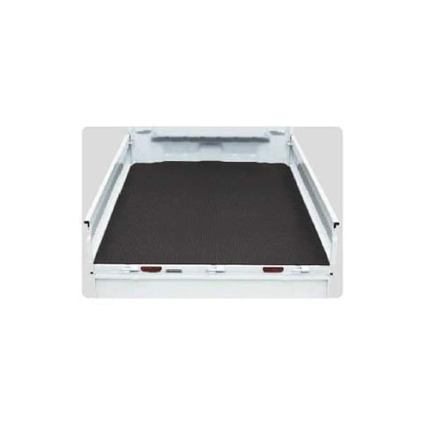 [スズキ純正部品] 純正品番[99000-99004-F44]適応車種：SUZUKI（スズキ）　CARRY（キャリイ）対応型式：DA16T対応年式：2020/12〜現行■商品仕様：荷台を保護し、荷物のすべりも軽減するマットです。素材：PVC...