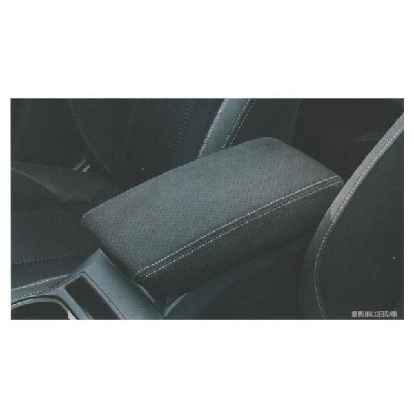 商品名：スバル インプレッサ 純正アクセサリーコンソールリッド シルバーブランド名：スバル SUBARU純正品番：J1317FL020商品説明：乗る人の手に触れる部分に、束状の超極細繊維を緻密に絡み合わせた東レ製スエード調人工皮革「ウルトラ...