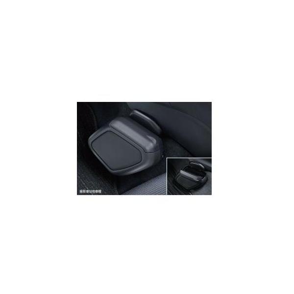 [スバル純正部品] 純正品番[J2017VC000]適応車種：SUBARU（スバル）　FORESTER（フォレスター）対応型式：SKE SK5対応年式：2024/7　メーカーカタログ掲載商品■商品仕様：汎用色。助手席の足もと右側に装着。フッ...