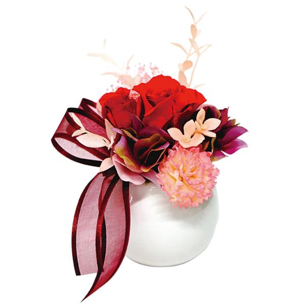 赤色のグラデーションが鮮やかなプリザーブドフラワーです。●商品内容プリザーブドフラワー（バラ、かすみ草）、造花、ピック、リボン、陶器鉢　　●同梱品母の日メッセージカード、お手入れのしおり※メッセージカードは固定メッセージになります。ご希望の...