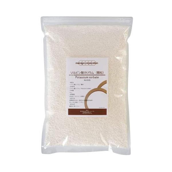 【腐敗防止に優れた効果を発揮、ソルビン酸カリウムとは？】食品衛生法で認められた保存料できわめて毒性が少なく、カビ、酵母、細菌等の微生物による腐敗防止に優れた効果を発揮します。食品衛生法で認められた保存料です。【ソルビン酸カリウムの表示】用途...
