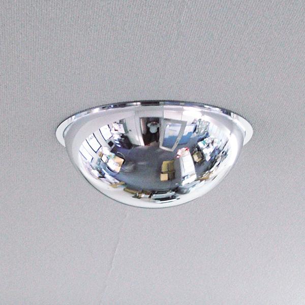 止め金具を天井や壁面に直接取り付けますのでシンプルです。▼サイズ／L540×ｈ210ｍｍ▼重量／0.85kg▼曲面Ｒ／300mm▼材質／（ミラー部）アクリル（止め金具）鉄（クロームメッキ）▼止め金具、石こうボード用アンカー、カットパッキン付...