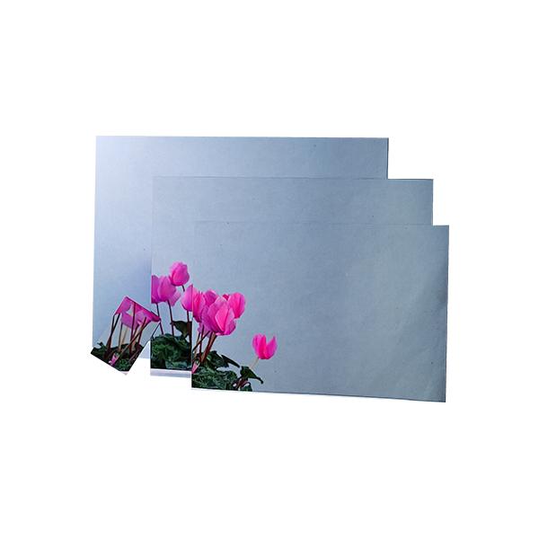 割れないので、破損の心配がなく手軽に持ち運びができます。また、マグネットや両面接着等で取付が簡単です。耐浸食性にもすぐれています。●サイズ(mm)：0.4t×54×86●素材：SUS※上記以外の別寸サイズも制作いたします。※納期・在庫状況は...