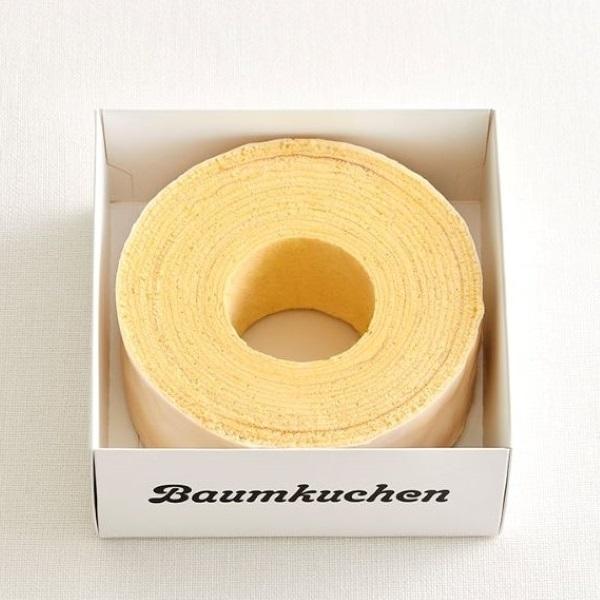 ■説明ユーハイムの看板商品「バウムクーヘン」1919年、創業者カール・ユーハイムが日本で初めて焼きあげたこのお菓子は、時代を越えて受け継がれてきました。乳化剤や膨張剤を使わずに素材の力を使い、油脂はバターだけを使って焼きあげた香り豊かなこの...