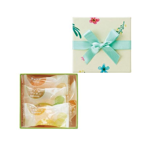 ■説明日本を含む世界各国原産、現地の気候で美味しく育った果物を取り寄せて使用。旨味が豊富な果汁とジューシーな果肉を厳選し、ゼリーになってもフルーツ本来の風味が失われることがありません。歯切れの良い、絶妙な食感は、小さなお子様やご年配の方まで...