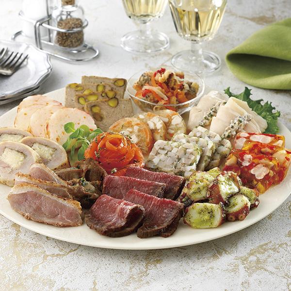 ■説明国産黒毛和牛のローストビーフをはじめ、半世紀の歴史に培われた、王道のホテルオードブルをお楽しみください。■商品詳細内容量：1段・13品目（スズキのエスカベッシュ、蒸し鶏のトリュフマヨネーズ、ジャンボンブランペルシエ、スモークサーモント...