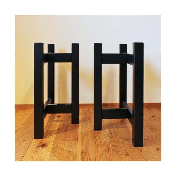 深い色合いの高級素材、ウォールナットのテーブル用天板に使用する6cm角木製無垢のブラック脚です。脚の向きを変えればローテーブルとしても使用できます。天然木の優雅で重厚感のある組み合わせはやはり魅力的。天板サイズに合わせて下に置くだけなので、...