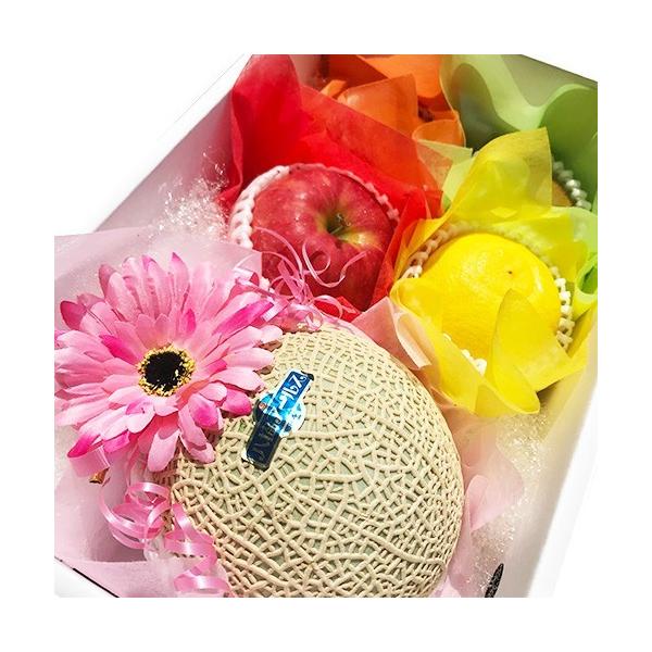 【 贈答用 】フルーツギフト A メロンとフルーツのセット・熊本県産のアールスメロンと季節のフルーツを詰め込んだギフトセット。・旬のフルーツを3種類以上詰め合わせています。味はもちろんのこと、彩りも◎。・季節によって果物が変わります。中身の...