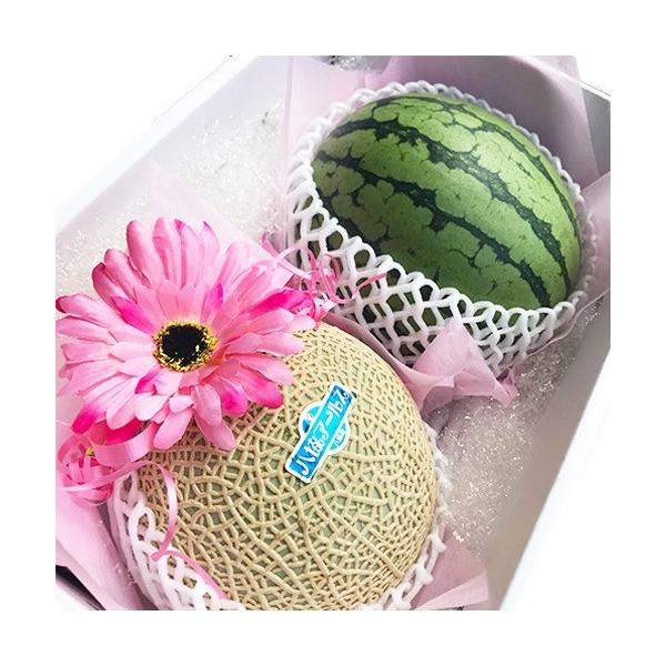 【 贈答用 】フルーツギフト B アールスメロンと小玉すいかのセット・熊本県産のアールスメロンと熊本県産小玉すいかのギフトセットです。・季節によって旬の小玉すいかを使用（ひとりじめ、まなむすめ、黒小玉などその他）。・化粧箱入り/常温便でお届...