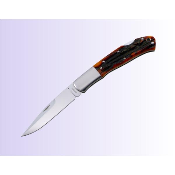 無骨と上品さを持ち合わせたアンティーク感が漂うナイフ。ハンドル材のジグドボーンは滑り止めの効果もあり実用性にも優れている。全長：184ｍｍ刃長：80ｍｍ刃の厚み：2.8mｍ重量：85ｇブレード鋼材：VG-10ハンドル材：アンバーカラーカーブ...