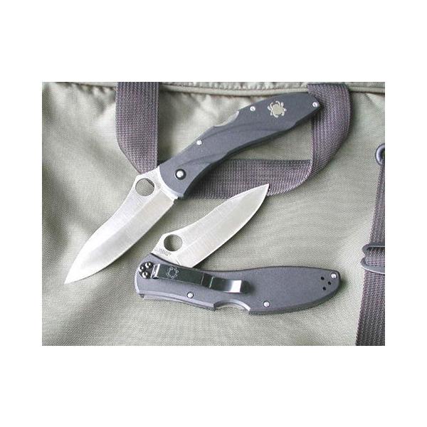 過去10年、スパイダルコ社はカスタムナイフメーカーである フランク・セントファンテ氏との合作を数回に渡り手がけて きました。今回発売のセントファンテ３は、2000年に氏のデ ザインで「ヴェスビアス」の名称にてアメリカで市場導入さ れたものの...