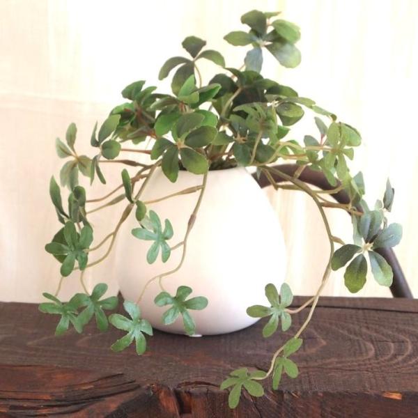 消臭・抗菌・自浄効果のある光触媒加工がされている人工観葉植物（造花）です。光触媒加工は国内で、葉一枚一枚まで人の手によって施されております。本物とは違い害虫が発生することはありませんし、綺麗な見た目を保つ為の心配がなく、水やりもいらないので...