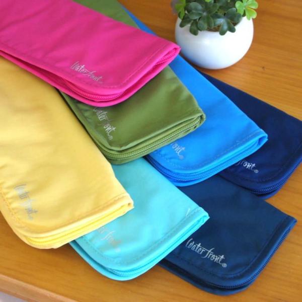 折りたたみ傘は便利だけど使用後に濡れたままバッグにしまうわけにいかず困ることはありませんか？そんな悩みを解消するために作られた携帯傘ケースです。ポケフラットシリーズの大きめ55cmサイズまで収納可能！一度使用するとその便利さがよくわかるアイ...