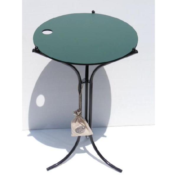 天板にチョークで書ける丸くて小さなテーブルです。チョーク１本入り麻袋が付属していて、麻袋を天板の穴に吊るすことができます。物が置けるメッセージボードとして、多用途なアイデア商品です。 ■サイズ：直径30cm×高さ45cm■素材：(天板)MD...