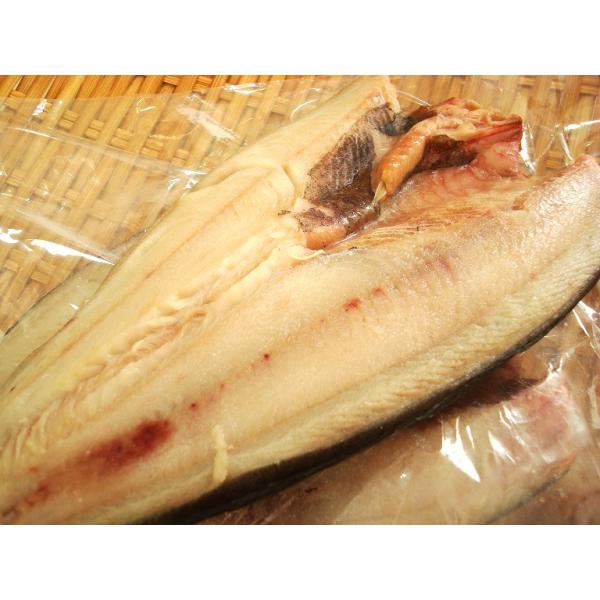 北海道産の旨味たっぷりの「真ほっけ開き」3枚です。脂がのってかなり美味しいと思います。価格も格安で卸しますので是非ご賞味ください。訳あり理由はキズありの品となります。品名：真ほっけ開き3枚重量：600ｇ前後（3枚で）大きさ：20ｃｍほど産地...
