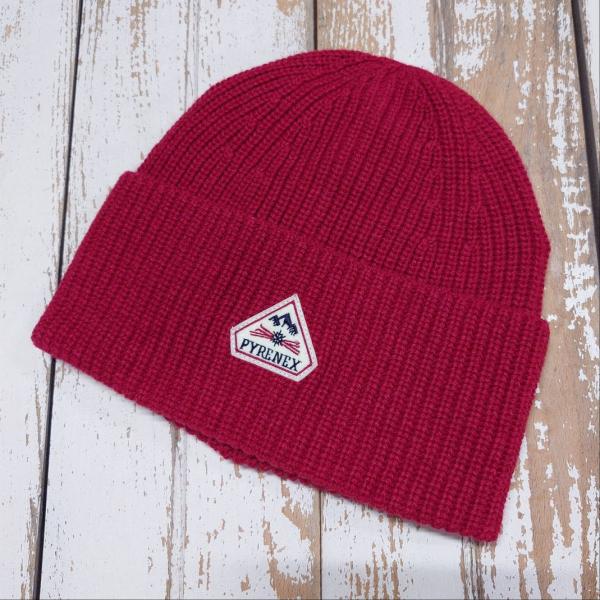 PYRENEX/ ピレネックス【正規販売店】　/　GOMMA　HUU011Pのご紹介です。柔らかいウールブレンド素材のリブ編みビーニー。フロントに「PYRENEX」ロゴ刺繍パッチ付き。素材：ウール40％、レーヨン30％、ナイロン25％、カシ...