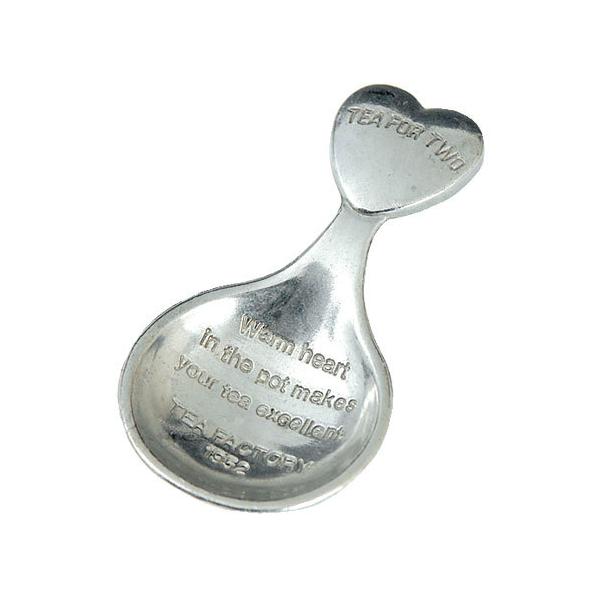 彼女のチャーミングポイントは、小さなハートの持ち手。ティータイムの支度中、ママが美味しくなるおまじないを唱えながら茶葉をポットに入れる。そんな光景が思い浮かぶ様な、温かみを感じる計量スプーンです。容量は5mlなので、小さじ代わりに調味料のポ...
