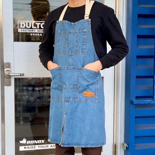 職人の職人たる象徴とも言えるエプロン。パン職人や靴職人、ガーデナーや大工さんにも必須のアイテムを、気軽にあなたの暮らしに。クッキングやD.I.Y.、アウトドア等で活躍します。汚れが様になる頃には、あなたの腕も磨かれているかも。腰元で調節可能...