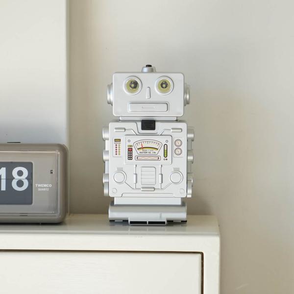 遊び心溢れるロボットデザインの工具セット。 ドライバー、ソケット、ビット、メジャーテープなど、本格的な工具が揃っています。ロボットの目はライトになっているので、暗い所での作業でも大活躍。 普段は棚に閉まってしまう工具も、これならインテリアと...