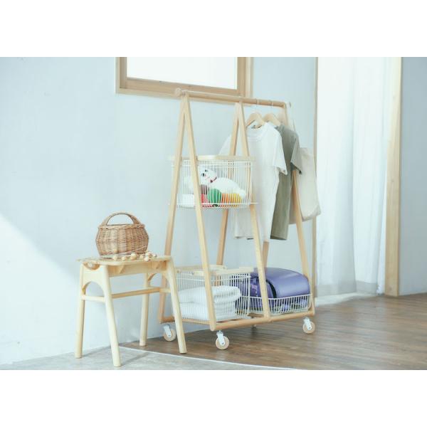コンパクトなサイズのバスケット付きハンガーラックです。子供も手が届きやすいサイズなので、親子で一緒に使えます。・取手付きの収納バスケットは持ち運びも可能です。・学校用品を整理整頓しやすく、ハンガー下のバスケットはランドセル収納にぴったりです...