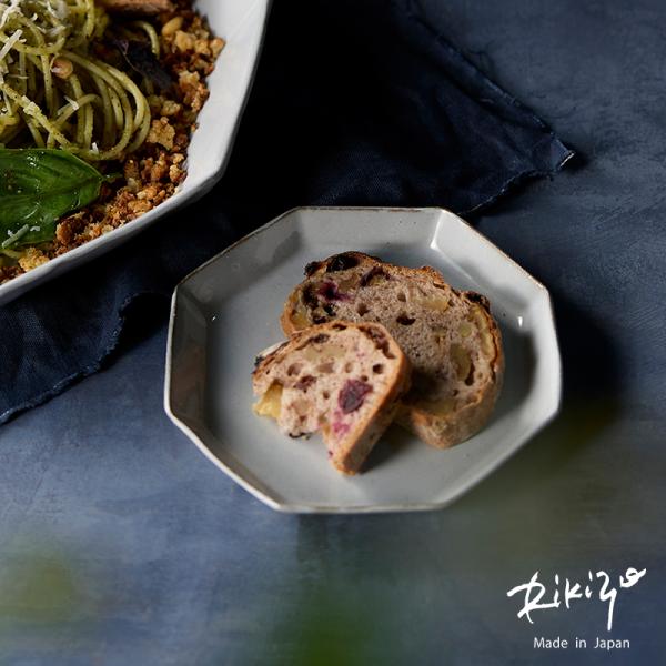 【商品名】・Rikizo アミューズ プレート14【品番】・R-786833【JAN】・4965643786833【サイズ】・幅14×奥行12.5×高さ1.2cm【容量】・-【重量】・約79g【素材、材質】・陶器【原産国】・日本 笠間焼【機...