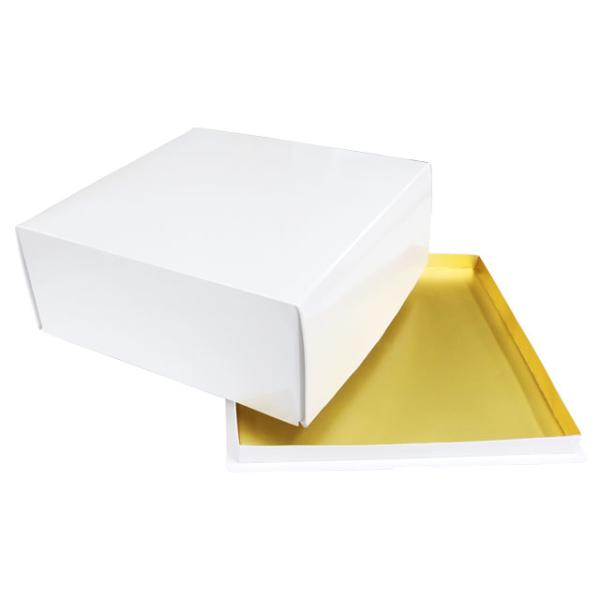 直径30cm、高さ約15cmのデコレーションケーキ用の箱です。フタを開けるときのワクワク感はかぶせデコ箱ならでは！お誕生日や記念日のパーティにピッタリです。底と金台紙が分かれいるので重ねてご使用ください。金台紙がケーキをさらに華やかに見せて...