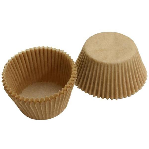 ナチュラルな茶色のグラシンカップです。マフィンカップとしてブリキなどのマフィン型に入れてご利用ください。食品の敷紙として利用したり、生地を入れて焼成用にもご利用頂けます。オーブン対応ですが、その際には直火は避け、天板や型枠をご使用下さい。