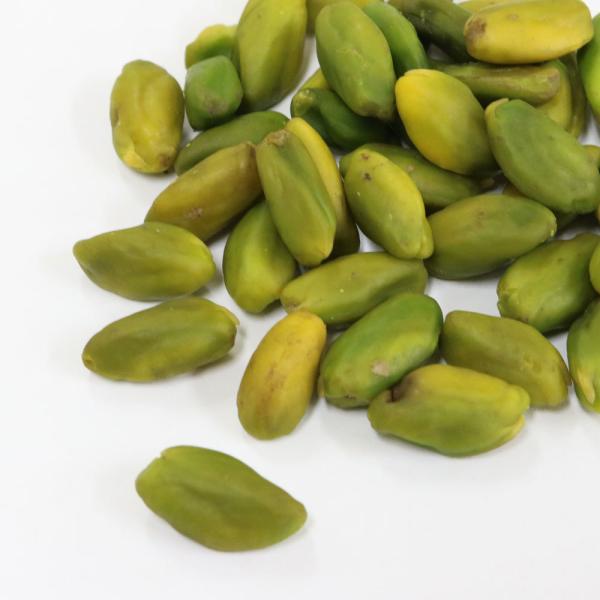 ピスタチオの未熟を摘果。きれいなグリーン色。多くの食物繊維を含み、その他骨や歯の形成に重要な栄養素も多く含んでいます。ケーキのトッピングなどにどうぞ。■配送方法5月頃〜10月頃(おおよそ気温20℃以上)は、品質保持の為クール便での発送となり...