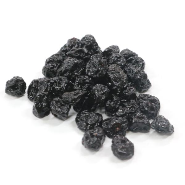 米国産カルチベイト種のブルーベリーをドライフルーツに仕上げました。一粒一粒がしっかりとした味わいなので、ヨーグルトやグラノーラへのトッピングにぴったりです。■配送方法5月頃〜10月頃(おおよそ気温20℃以上)は、品質保持の為クール便での発送...