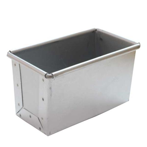 当店オリジナルサイズのパウンド型です。国内で一つ一つ職人さんが手作りした商品です。プレゼントにもピッタリのミニサイズ。素材は鉄の熱伝導率の良さとアルミの錆びにくさを持ったアルタイトを採用。板厚は0.7mmとしっかりとした作りになっています。...