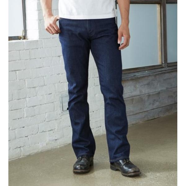 Wranglerのスタンダードブーツカット 77MWZWranglerのスタンダードデニムを現代風にアレンジしました。カウボーイの着用を想定したデザインで様々な特徴を備えています。13MWZと双璧を成すWranglerの定番モデル7本のベル...