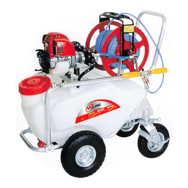 特徴 / 360度どこからでもホースが引出せらくらく作業寸法(長×幅×高)(mm) / 860×500×860質量(kg) / 33.3液剤タンク容量(L) / 50吸水量(L/min) / 7.5最高圧力(Mpa) / 3.0エンジン排気...