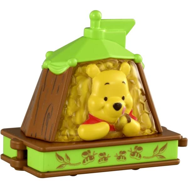 ドリームトミカに【ディズニートミカパレード】シリーズが登場！穴にはまってしまったプーさんの名シーンを彷彿とさせる、かわいらしい"パレードフロート"です。プーさんの周りはハニカム模様のクリアパーツで、はちみつのとろりとしたイメージを表現。背面...
