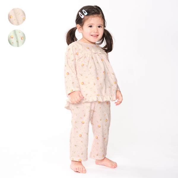 ふんわり癒し系のうさぎとお花のかわいい総柄。 Tシャツ素材の長袖Tシャツと長パンツのパジャマ。 TシャツはAラインのシルエットに裾にはフリル、胸にはリボンのモチーフ付きで女の子らしい！ 綿100％のパジャマです。 【アイテム】トップス ボト...